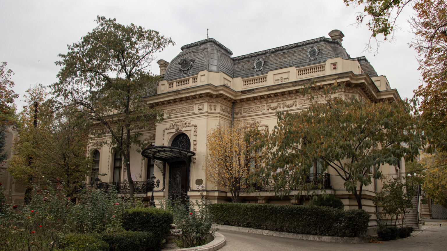 How to Spend the Perfect 2 Days in Bucharest, Romania | Krista the Explorer